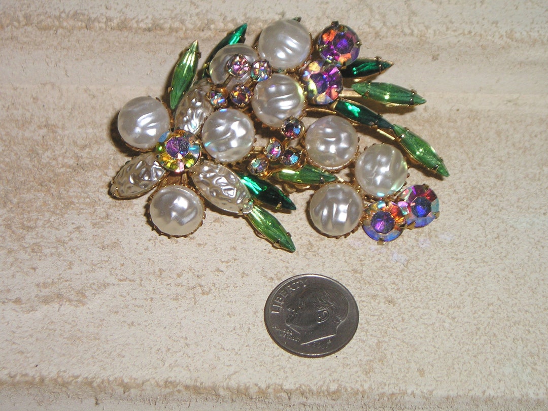 Vintage Unsigned Beau Jewels Baroque Pearl With Iridescent and Green ...