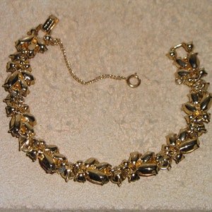 Vintage Signed Trifari Iridescent Fuchsia and Peridot Crystal ...