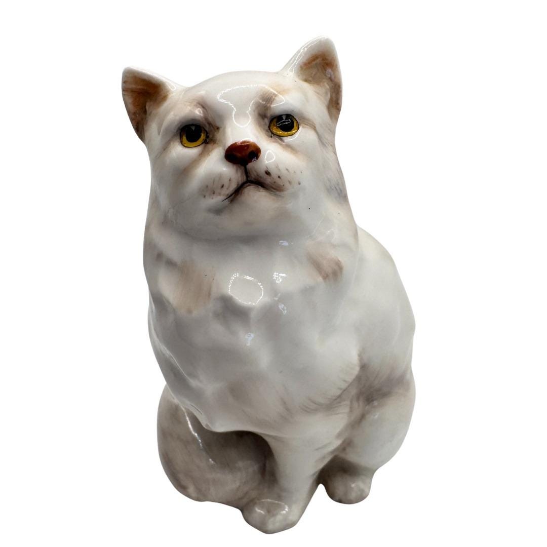 Royal Doulton Bone China Cat Figurine Sitting White Tan Accent Eyes HN ...