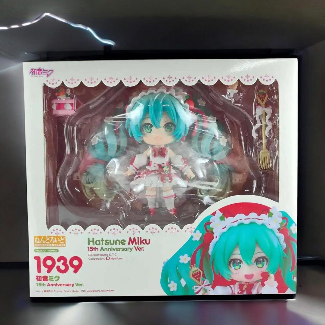 Hatsune Miku 15th Anniversary Strawberry Miku PVC Figure, Vocaloid ...