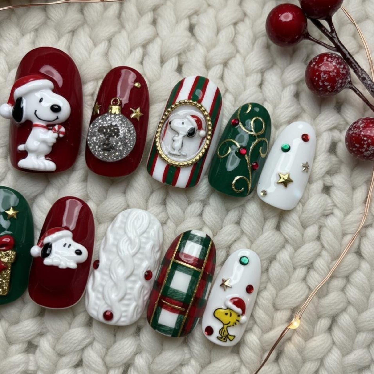 Christmas Snoopy Press on Nails, Cute Cartoon Holiday Nails With Snoopy ...