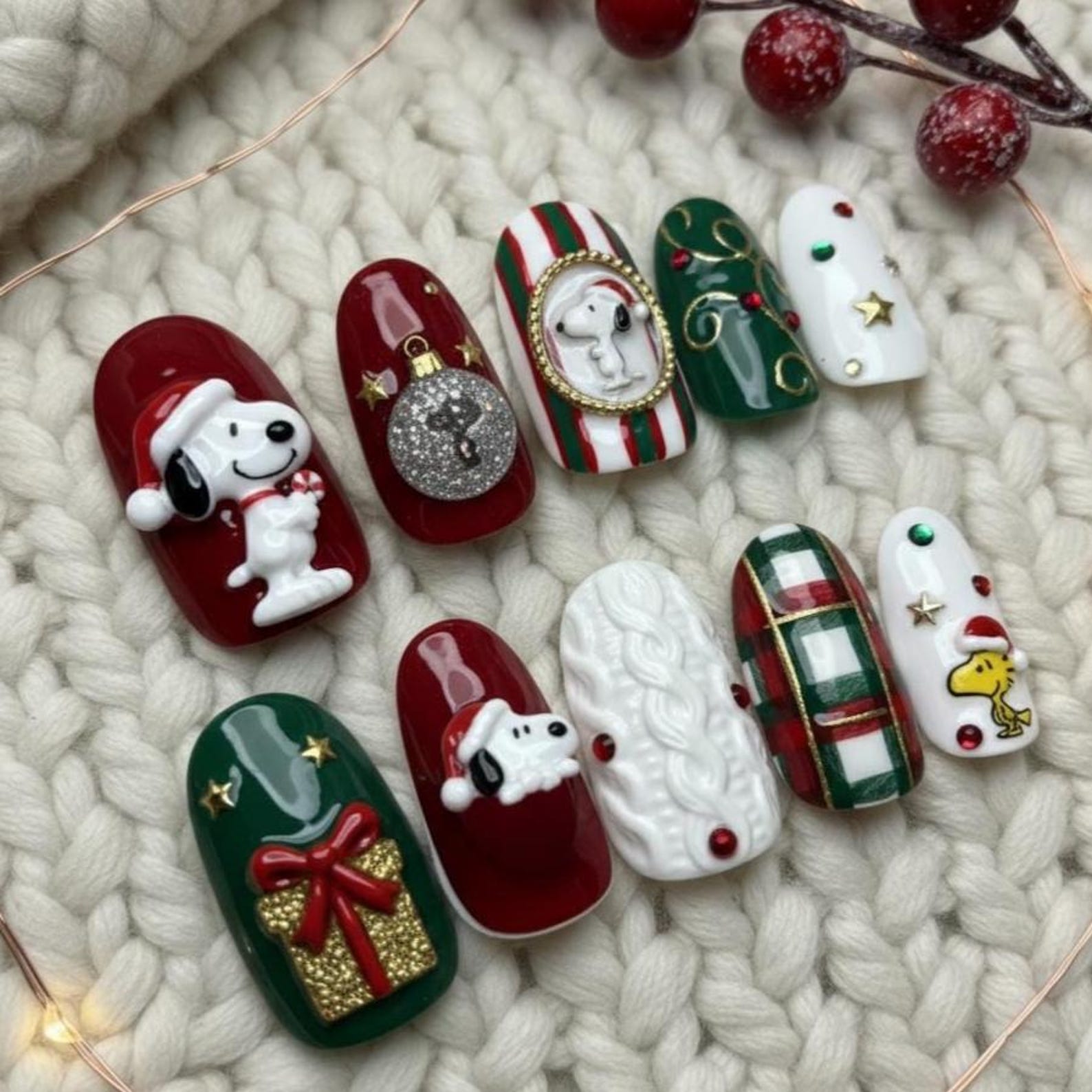 Christmas Snoopy Press on Nails, Cute Cartoon Holiday Nails With Snoopy ...