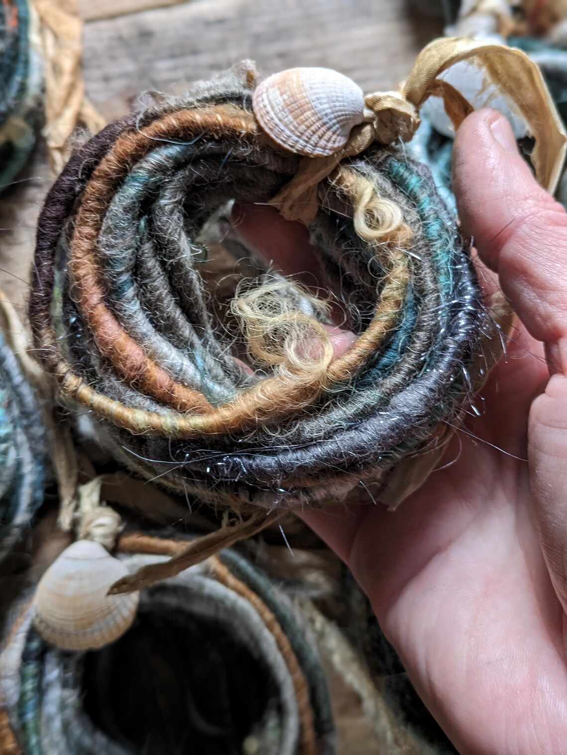 Handspun Art Yarn Bundle With Natural Sea Shell 4 Meters Weaving Wool ...