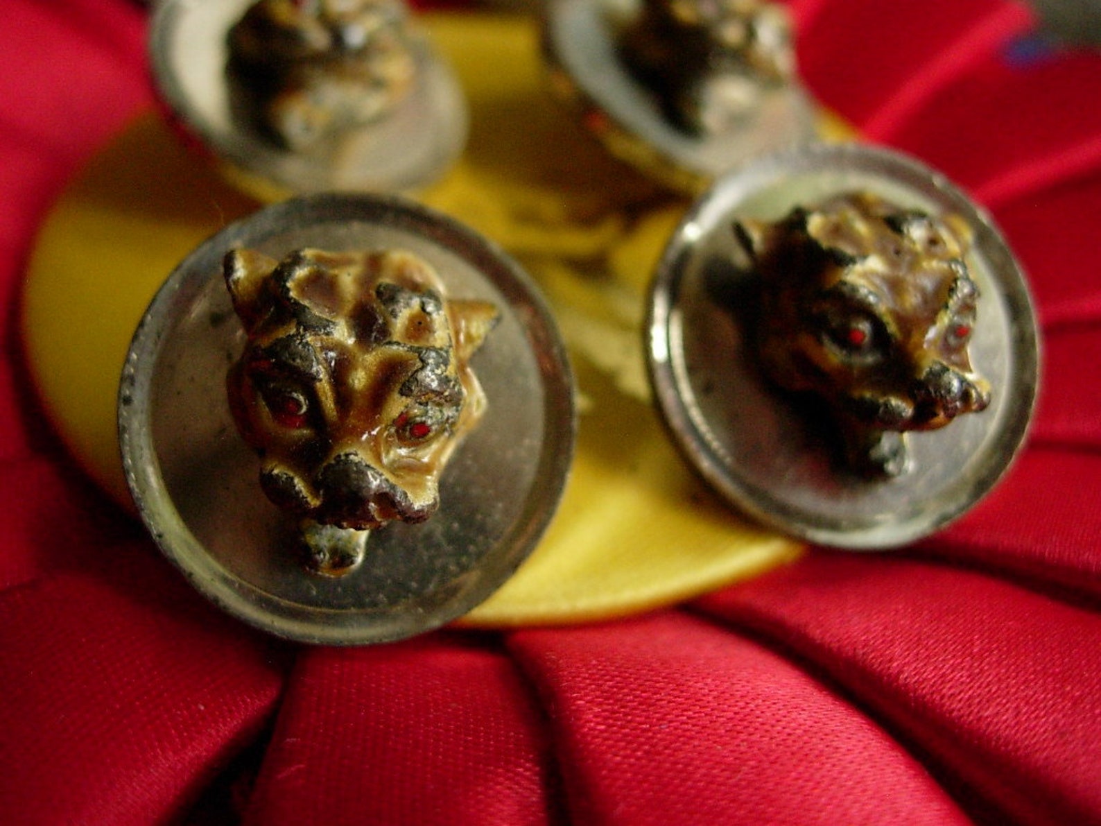 SALE Rare Auth Vintage GUCCI Tiger Enamel BUTTONS 6 Wardrobe - Etsy