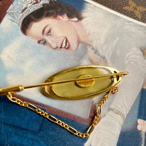 RARE Vintage GUCCI Gold and Lucite Lapel Scarf Statement PIN Brooch ...