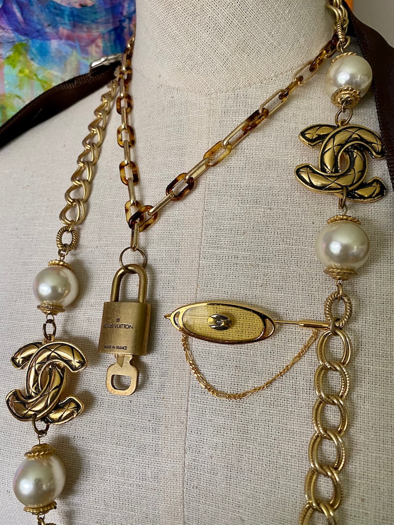 RARE Vintage GUCCI Gold and Lucite Lapel Scarf Statement PIN Brooch ...