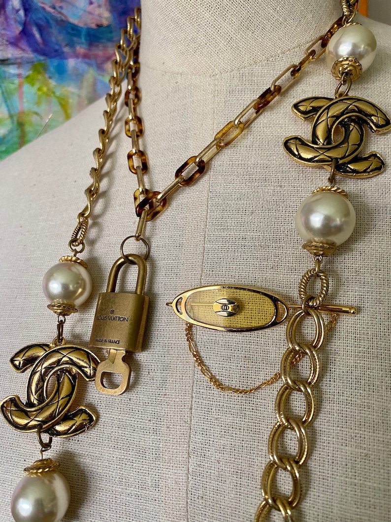 RARE Vintage GUCCI Gold and Lucite Lapel Scarf Statement PIN Brooch ...