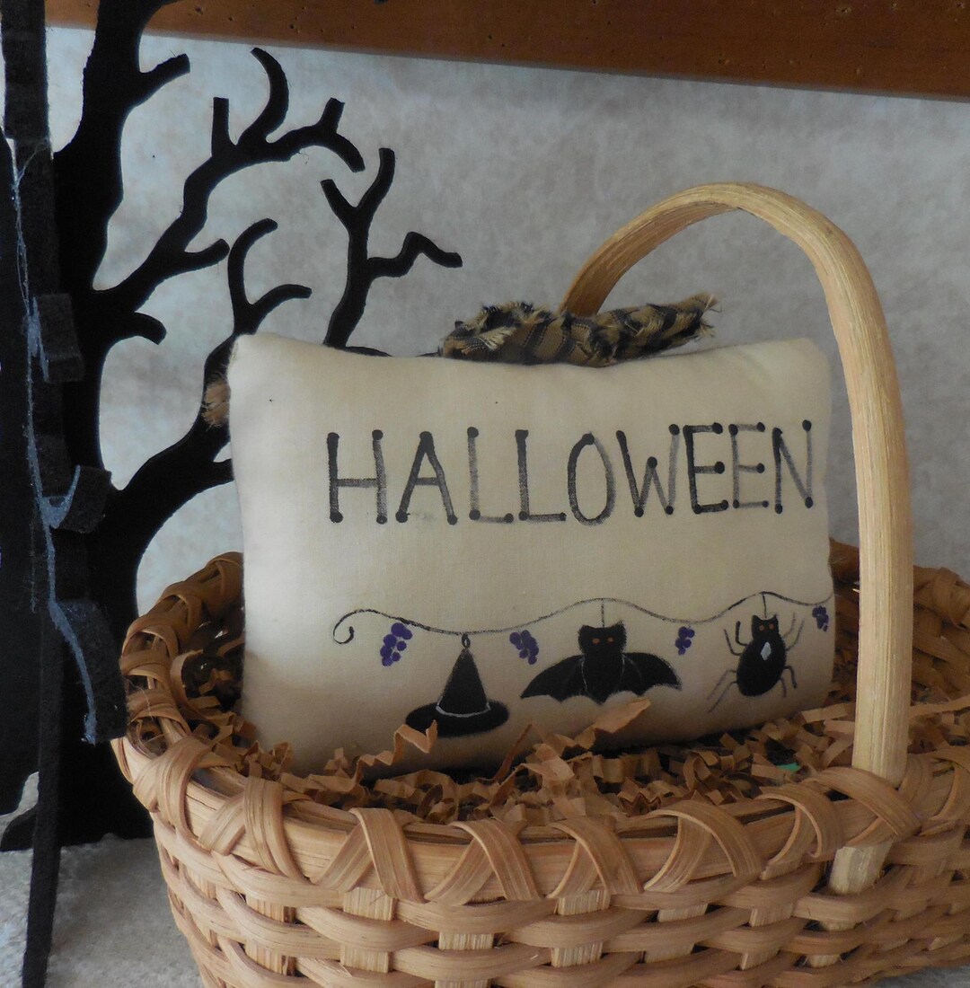 Primitive HALLOWEEN Pillow Tuck Sign Hand Painted Bat Spider Hat Tier ...