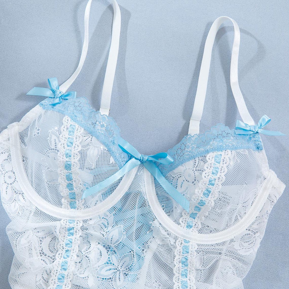 Babydoll in pizzo bianco trasparente con dettagli blu - Abito lingerie ...