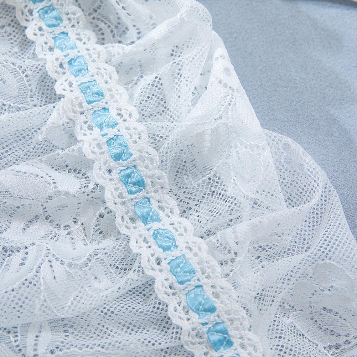 Babydoll in pizzo bianco trasparente con dettagli blu - Abito lingerie ...