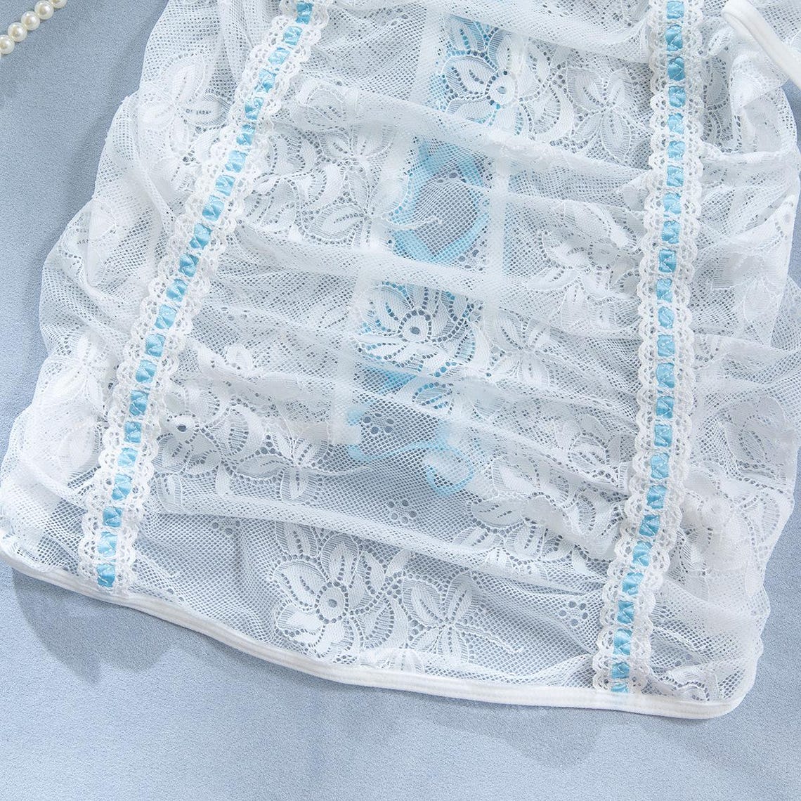 Babydoll in pizzo bianco trasparente con dettagli blu - Abito lingerie ...