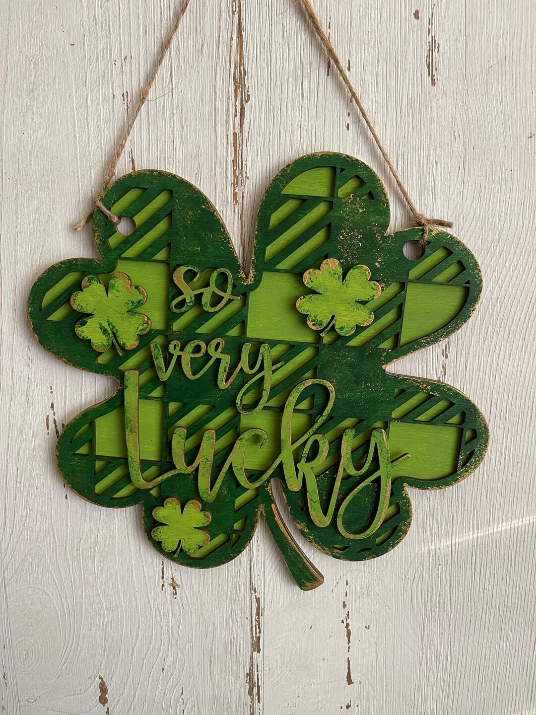 St. Patrick’s Day Lucky Shamrock Distressed Wood Sign - Green Modern ...
