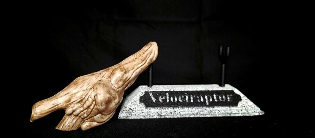 Velociraptor Resonating Chamber Replica (17 Cm) - Movie Prop on Marble ...