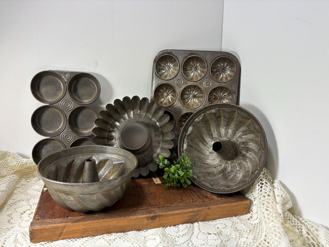 Vintage Bundt Pans Bakeware Cake Pans Muffin Tin Biscuit Tin Fluted ...