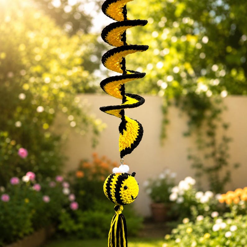 Crochet Bee Wind Spinner Pattern, Easy Amigurumi Bee Spiral Garland PDF ...