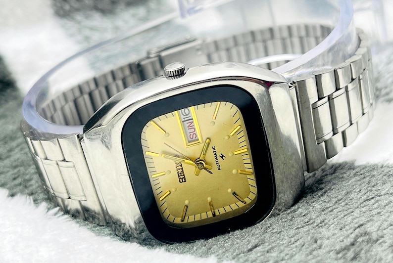 Vintage Seiko Automatic Watch | Square Face Golden Dial Day-date, 17 ...