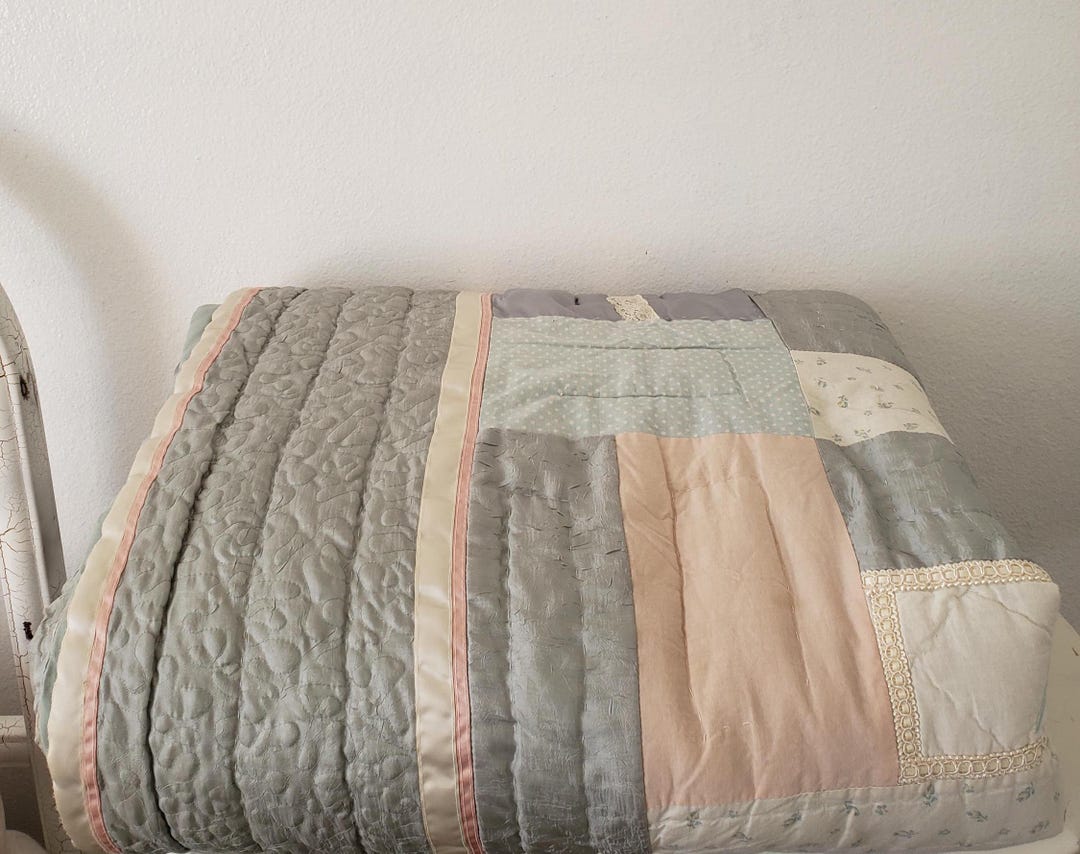 Vintage Full Size Machine Pieced Hand Quilted Shabby Patchwork Quilt ...