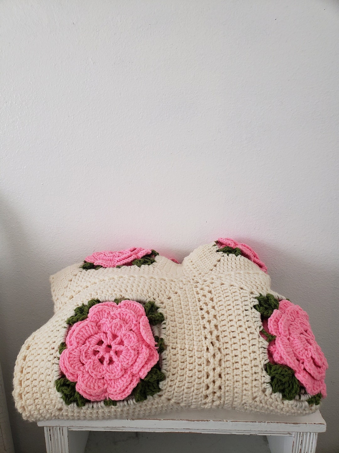 Vintage Hand Crochet Ivory Throw With Pink Crochet Rosettes/boho/granny ...