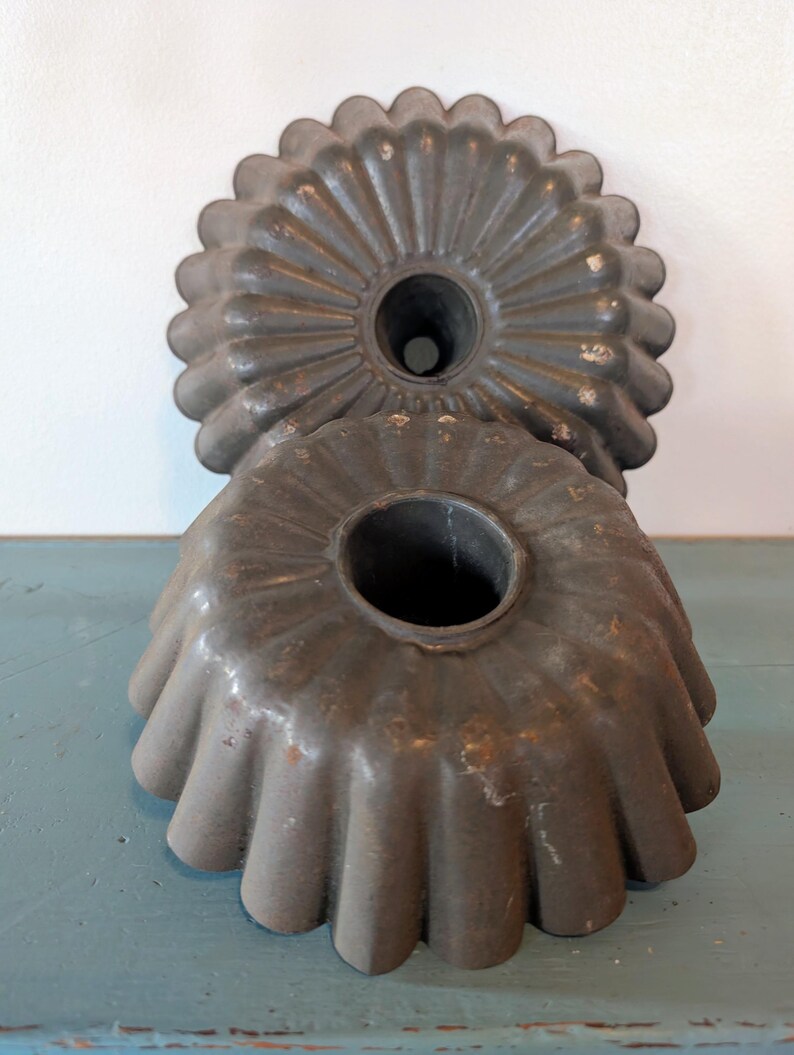 Pair of Vintage Fluted Metal Bundt Pans - Etsy