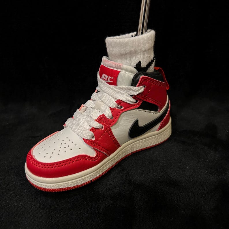 Sneaker Putter Cover: Chicago 1 OG (white Laces + Sock Collar) - Etsy