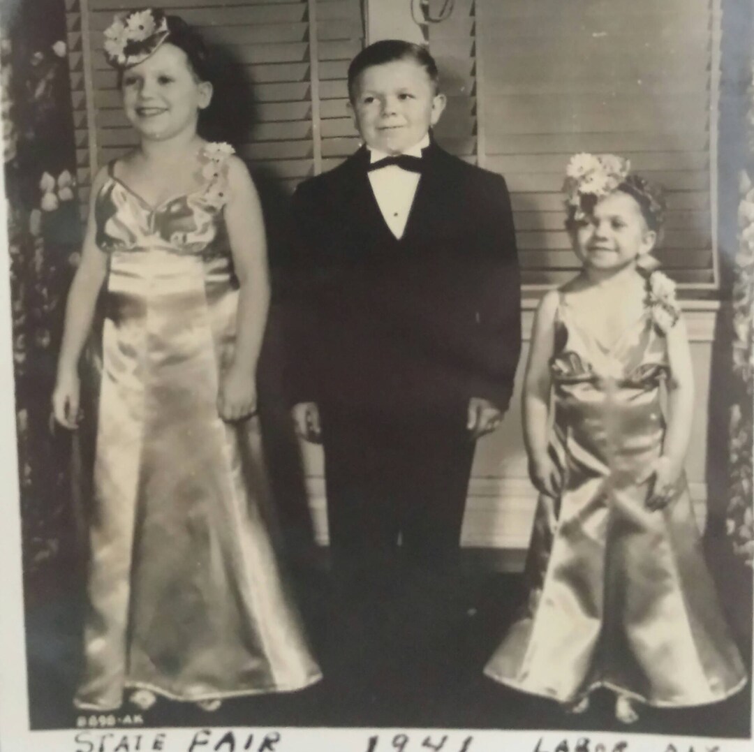 Vintage Side Show Midget Family the Three Kings Photography - Etsy