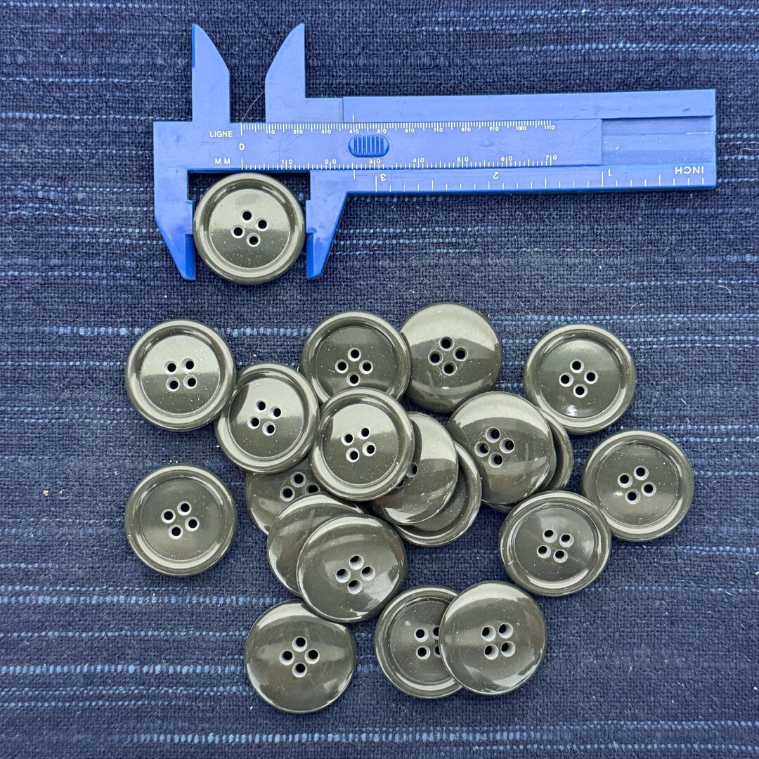 Deep Army Green 1930's Military Melamine Buttons 50pcs 2 Sizes 24L, 40L ...