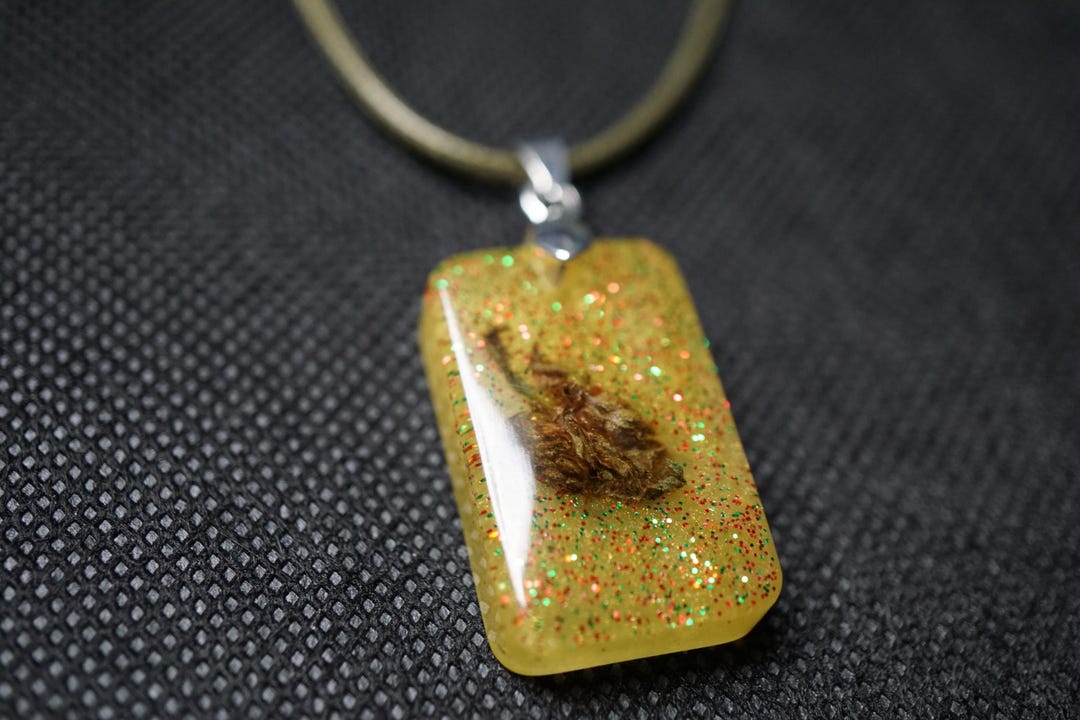 Keychain With a Real Cannabis Flower Encased in Epoxy Resin - Etsy