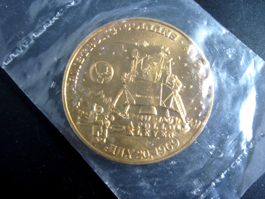 Vintage APOLLO 11 "silver" Dollar Size 1969 Commemorative Golden Cameo ...