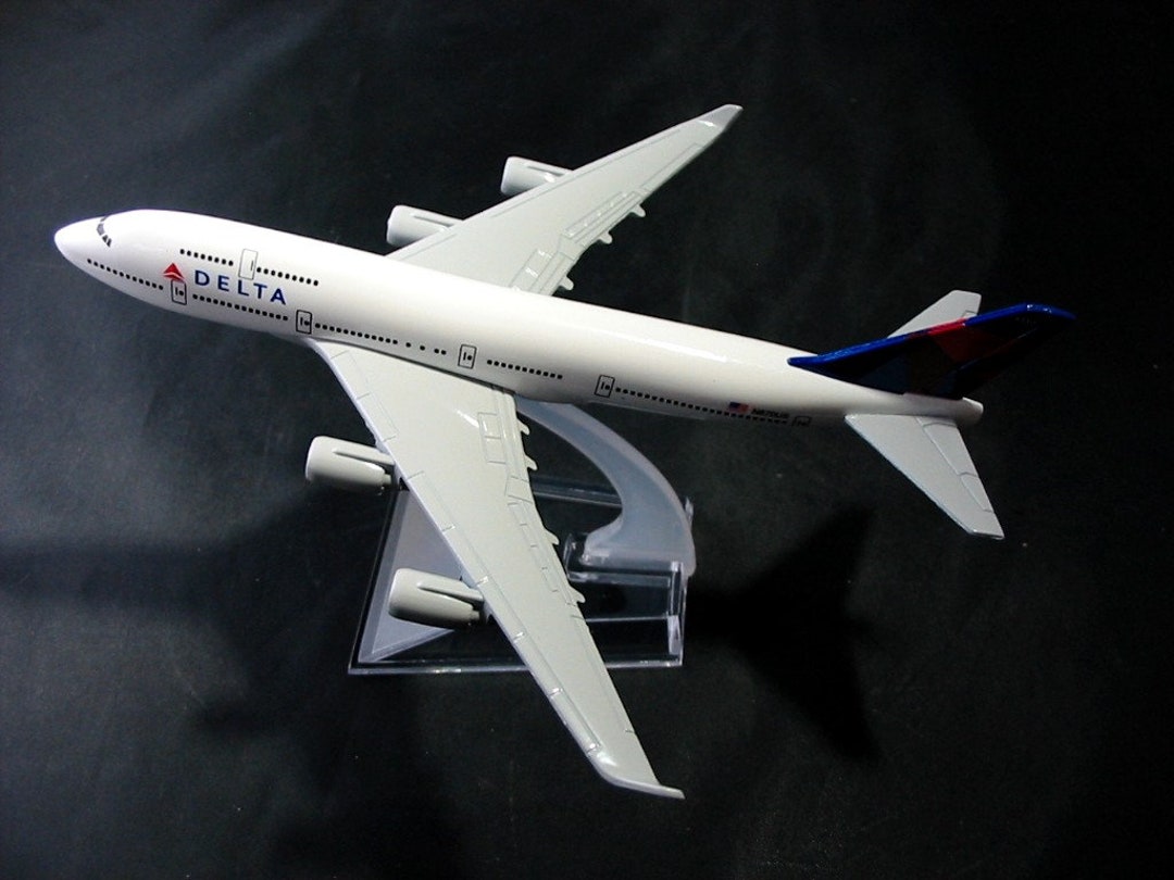 Mini Diecast DELTA 747 Jet Airplane on Stand 6" Long 6" Wingspan- Great ...