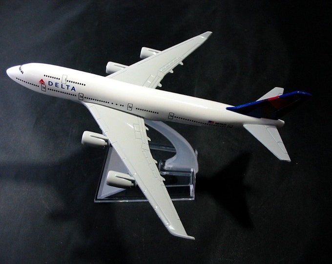 Mini Diecast DELTA 747 Jet Airplane on Stand 6" Long 6" Wingspan- Great ...