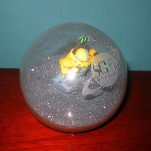 Vintage SCI FI CHANNEL Television Snow Globe Dome of Alien Battle Bot W ...