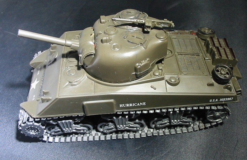 WW2 SHERMAN "hurricane" M4 TANK -assembled Model W/moveable Tracks ...