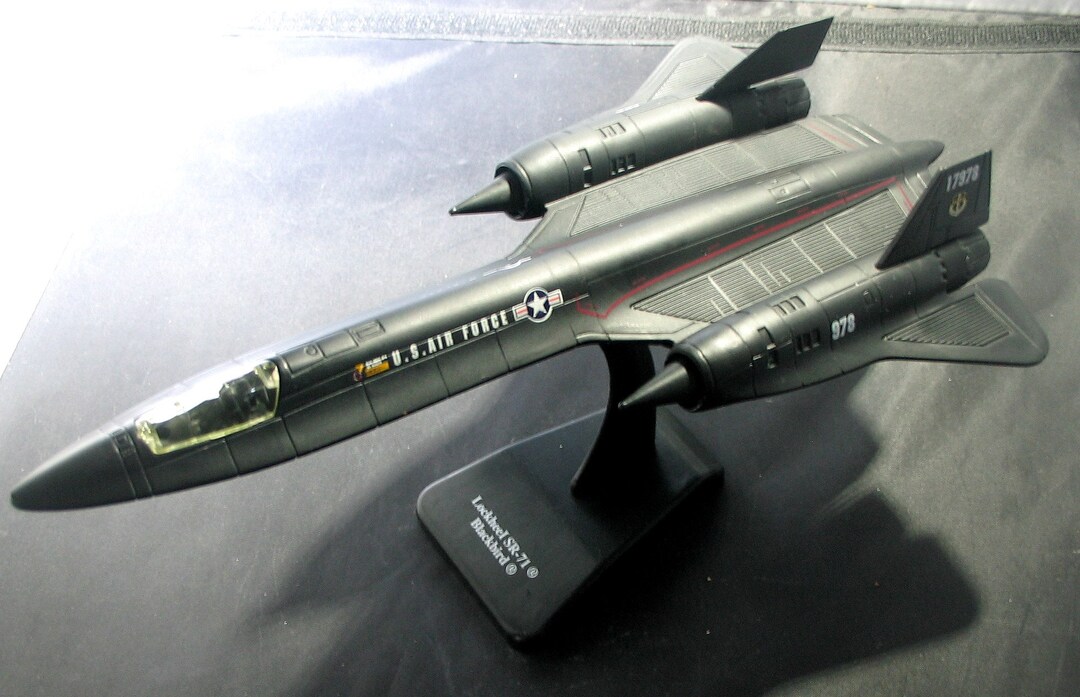 Lockheed SR-71 BLACKBIRD Reconnaissance Jet Airplane SMITHSONIAN Model ...