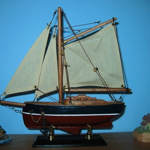 Wooden Ship Model- FRIENDSHIP Like GAFF SLOOP- 9" Long Beautiful! New ...