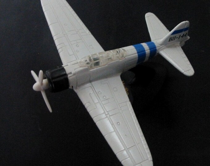 Mini Diecast Mitsubishi ZERO WW2 Fighter Airplane on Stand by Maisto ...