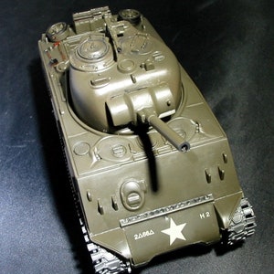 WW2 SHERMAN "hurricane" M4 TANK -assembled Model W/moveable Tracks ...