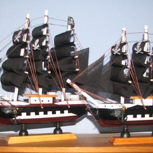 Wooden Ship Model PIRATE SHIP With Jolly Rogers 9" Long FULLY Assembled ...