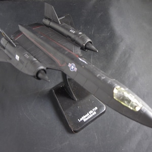 Lockheed SR-71 BLACKBIRD Reconnaissance Jet Airplane SMITHSONIAN Model ...