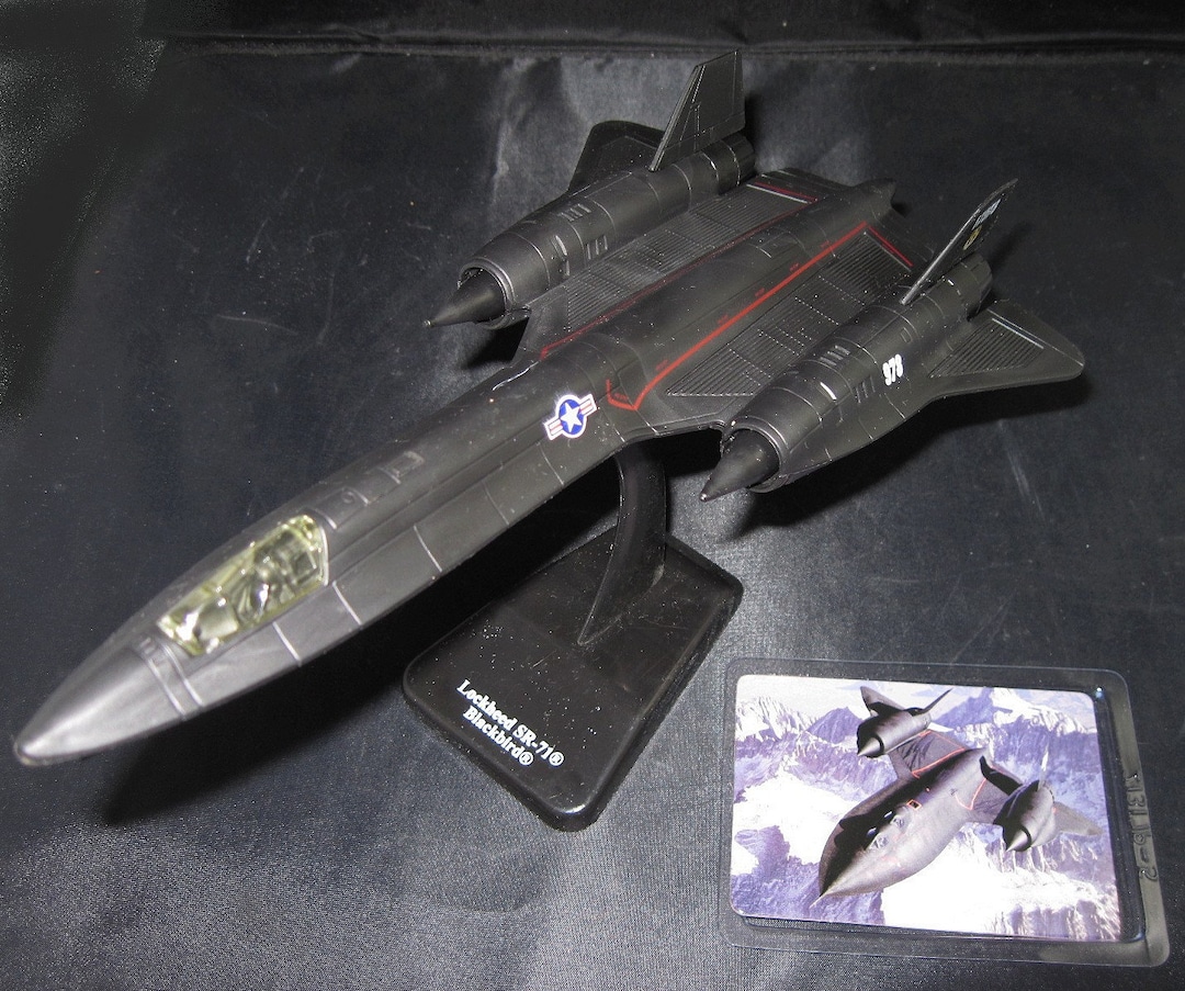 Lockheed SR-71 BLACKBIRD Reconnaissance Jet Airplane SMITHSONIAN Model ...