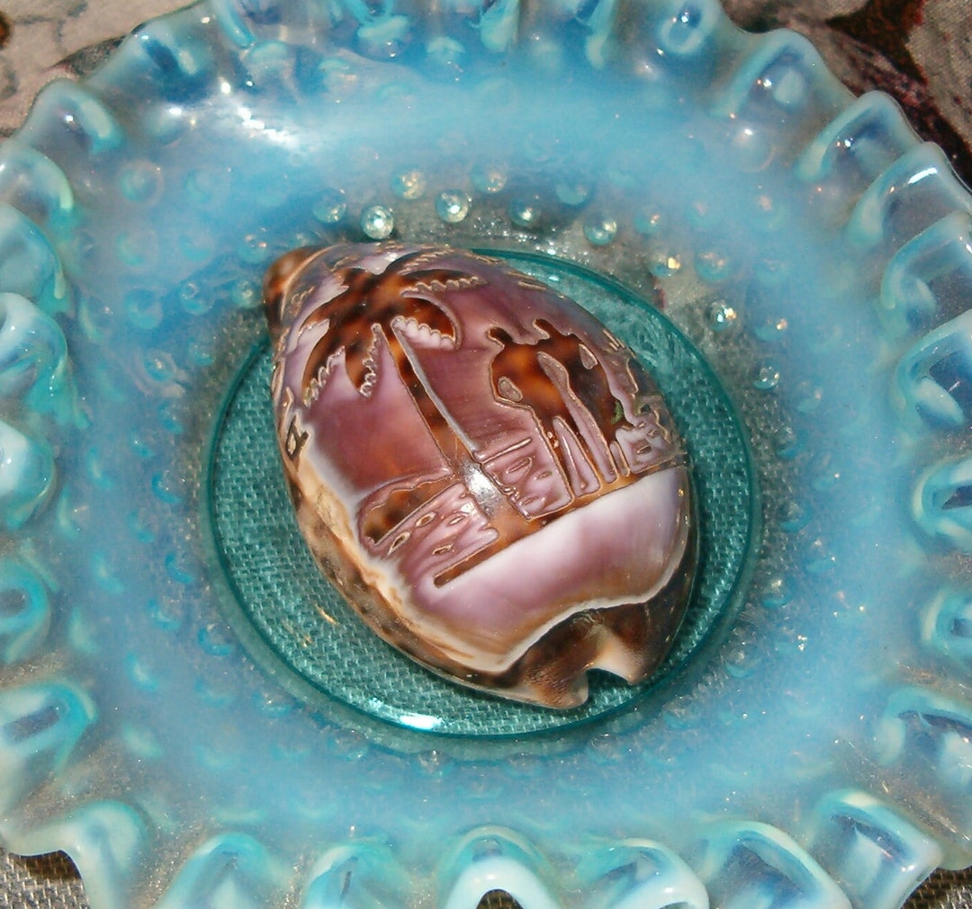 Holiday Dreams! Carved Cowrie Shell, Aloha Hawaii, Couple, Palm Trees ...