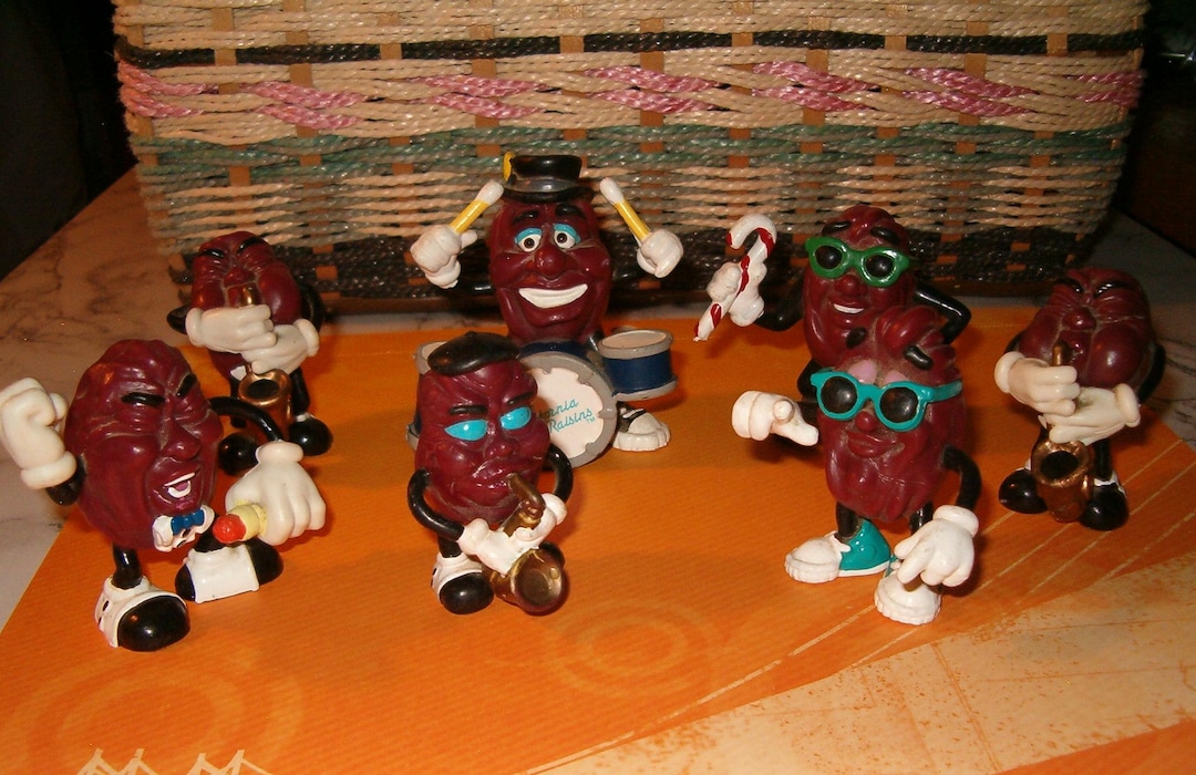 Great Raisin Band W Dancers, Singers and Band Players, 7 Figures, so ...