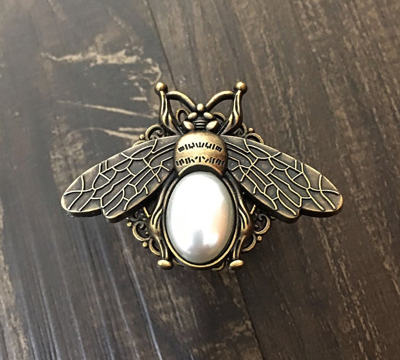 Bee Knob Cabinet Knob Dresser Knobs Funiture Knob Pull / Dresser Pull ...