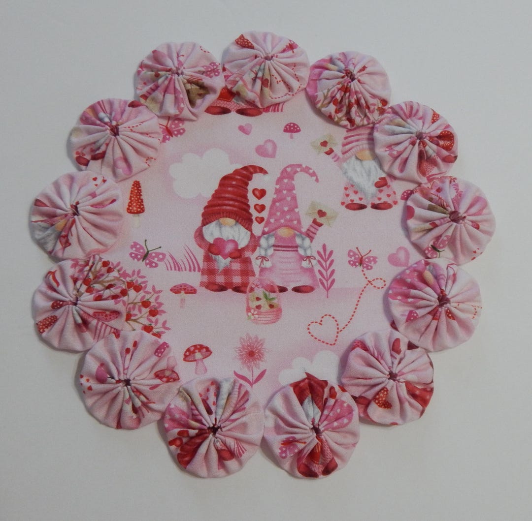 Valentine Gnome Couple 8.5 Yo Yo Doily - Etsy