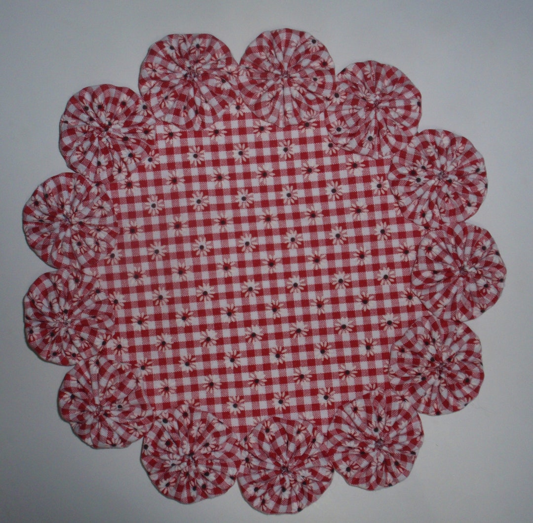 Red and White Gingham With White Daisies 8.5" Yo Yo Doily - Etsy