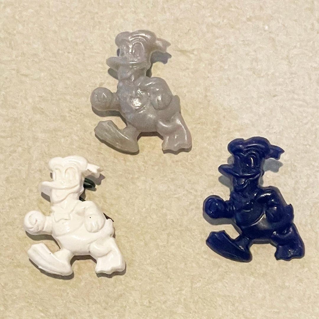 Vintage Plastic Kiddie Buttons - Disney Donald Duck - Goofy, Realistic ...