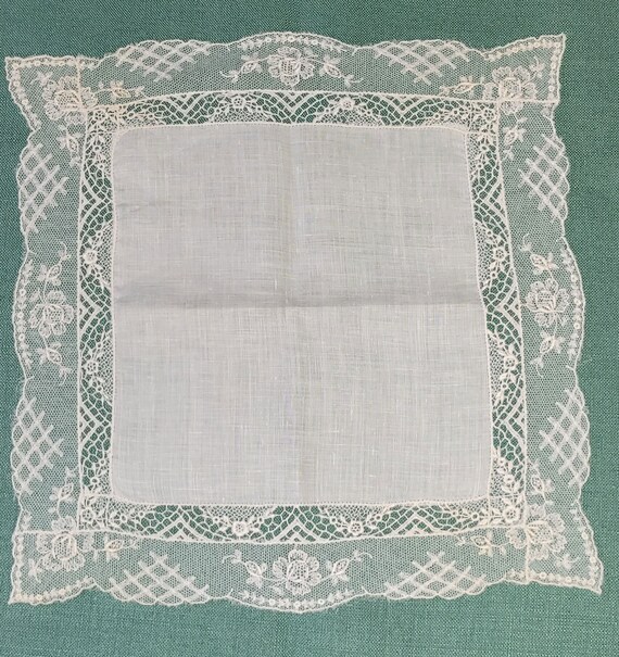 Vintage white linen hankerchief - Gem