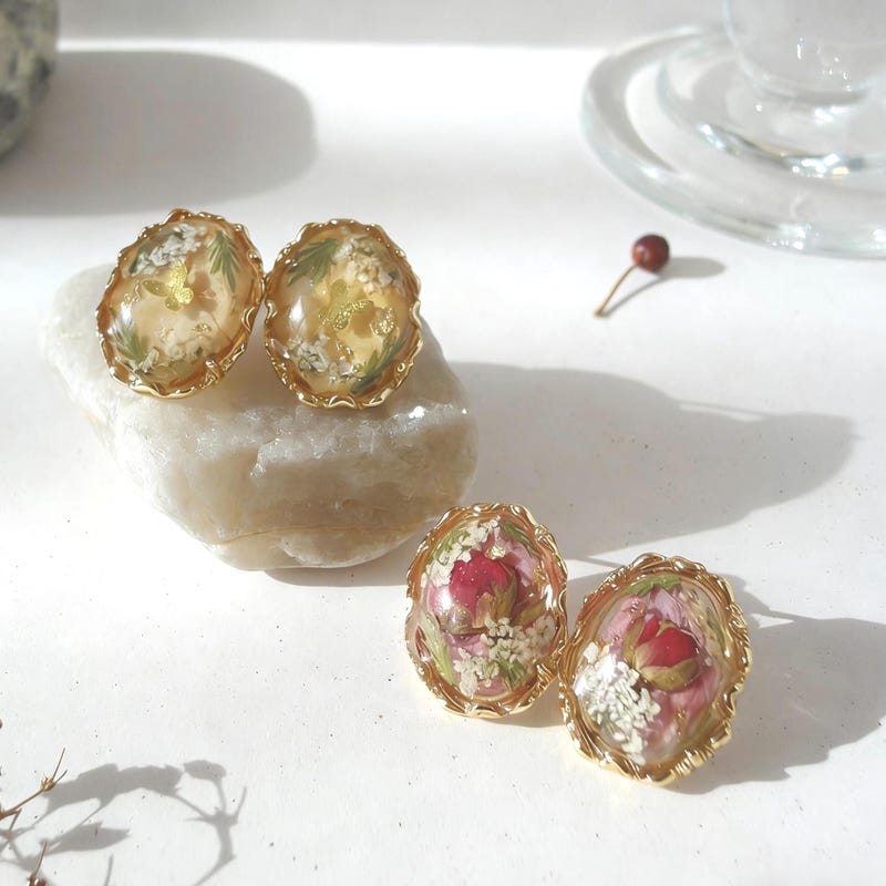 Rose Petals in Resin - Etsy Canada