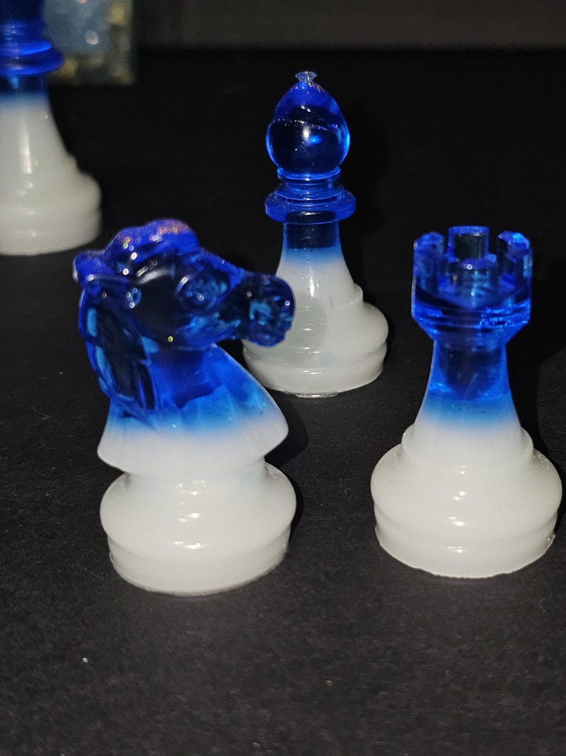 Jeu D’échecs En Résine époxy Fait à La Main | Échiquier Artistique ...