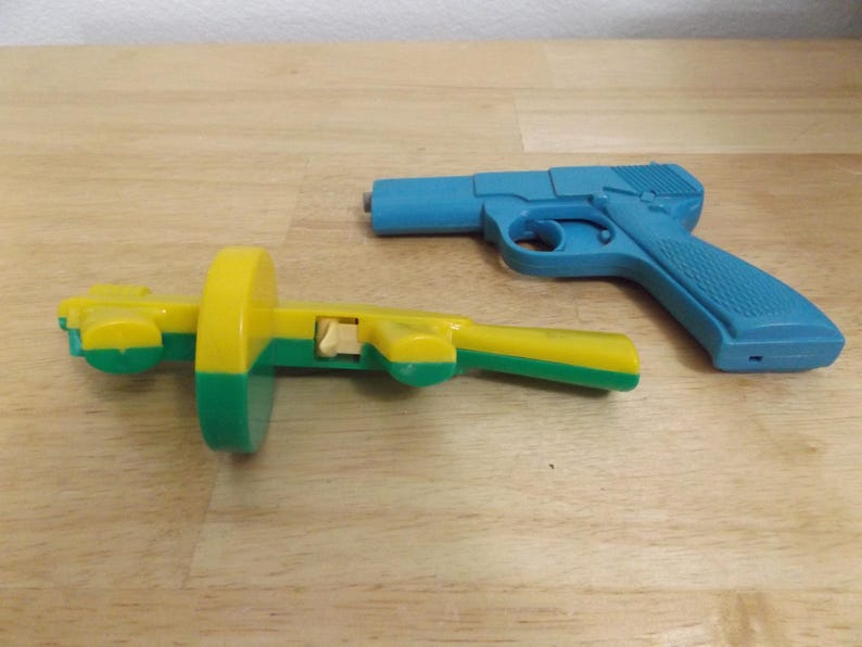 Two Vintage Plastic Toy Clicker Guns / Lionel Tommy Gun - Etsy