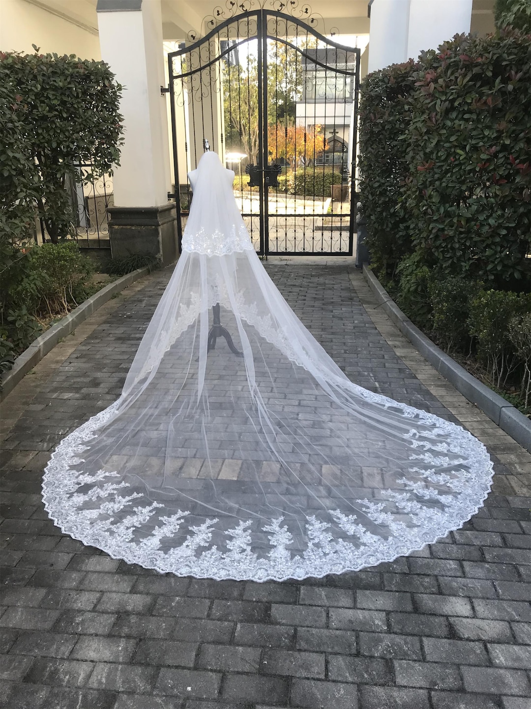 Luxury Lace Veil, Double-layered Veil at the Top, Church Wedding Veil ...